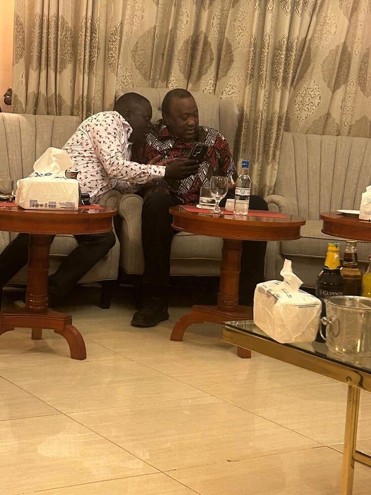 AL Capone Lounge competition o'clock..masaa ya show off - Sex ...