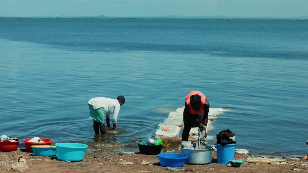 Lake Victoria - Kuosha nguo kwa sufuria, na vyombo kwa karai - General ...