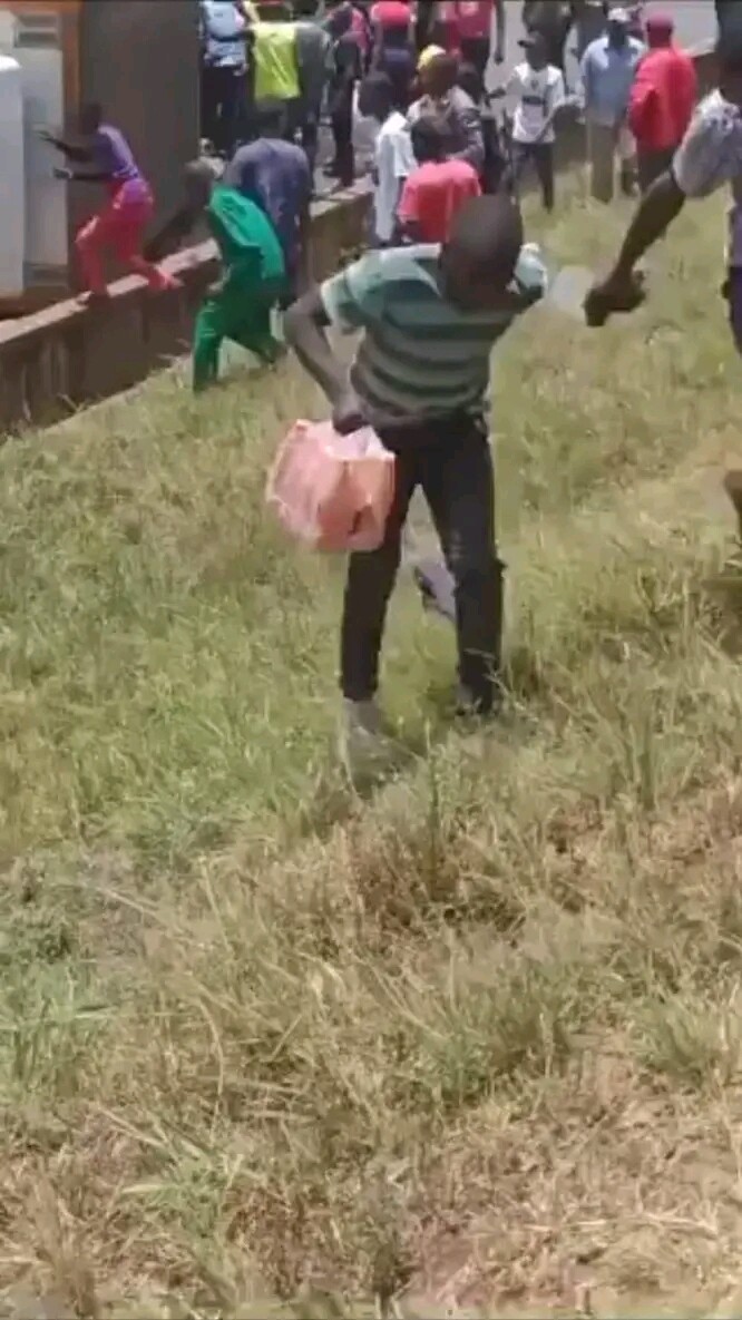 Free food in Juja courtesy of a Road accident - General - Kenya Talk