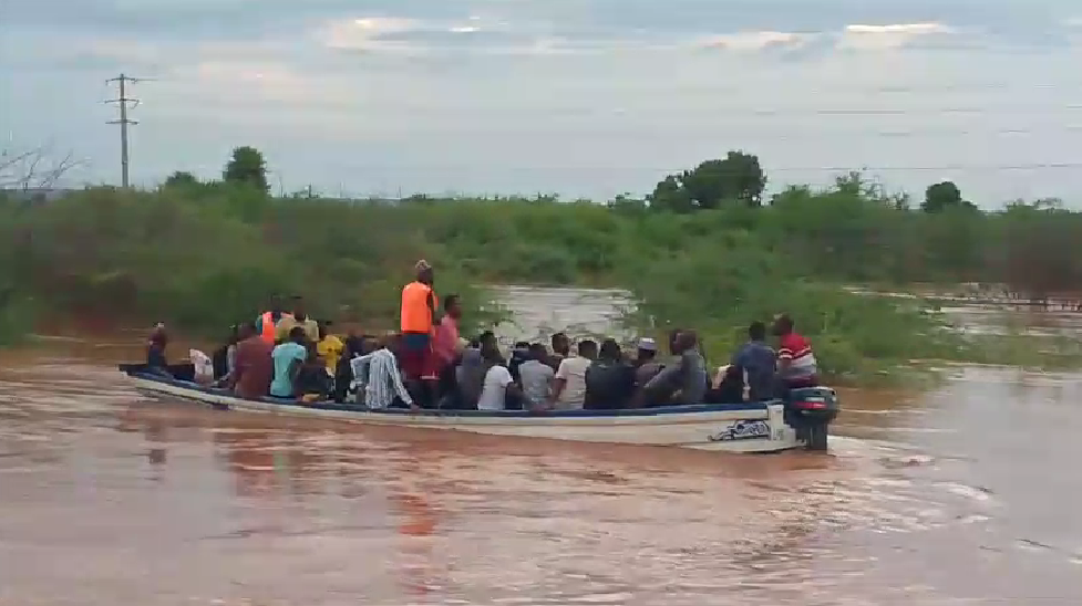 An overloaded boat capsizes at Garissa-Madogo bridge - General - Kenya Talk
