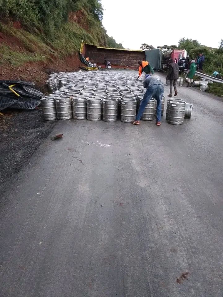 Trailer carrying senator keg overturns at Nakuru -Nyahururu road ...